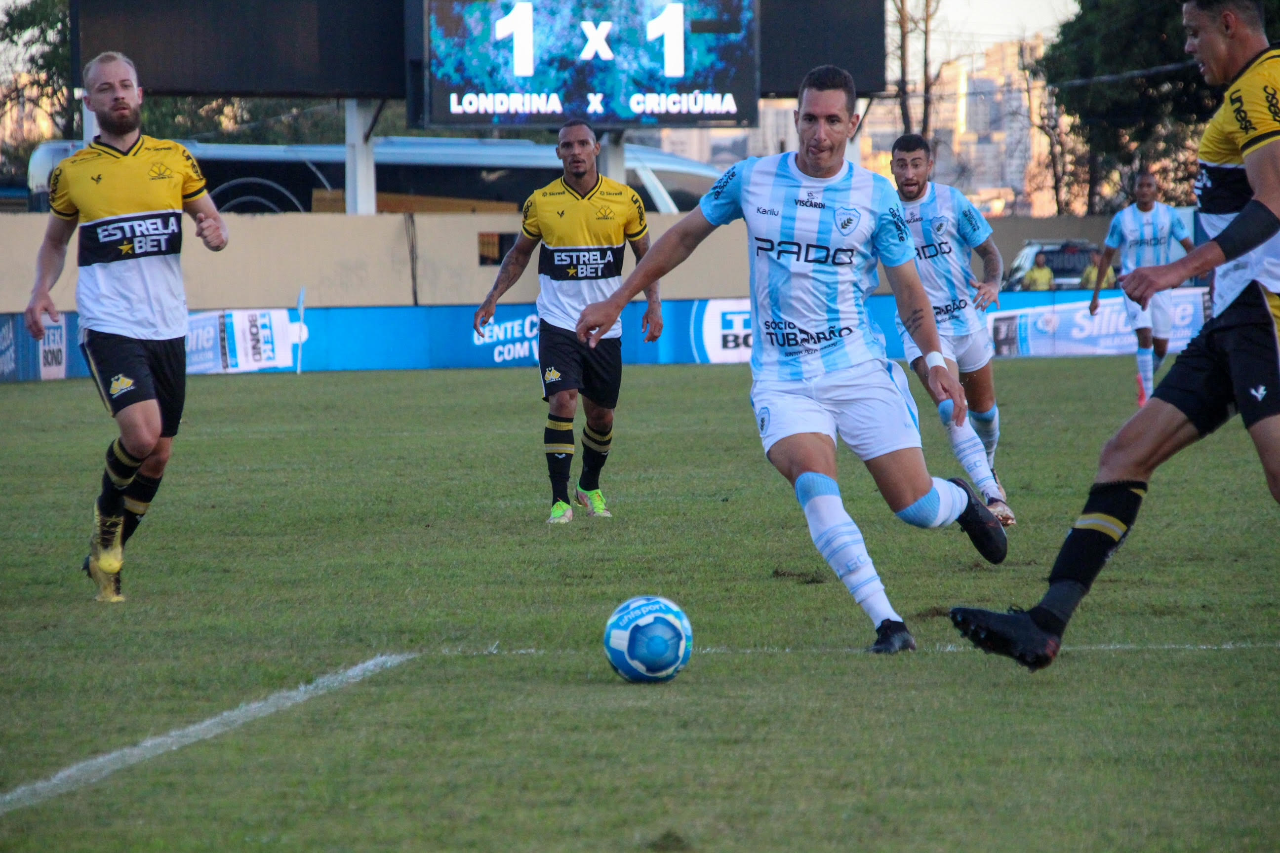 Com proposta do futebol asiático, Higor Leite deixa o Londrina - CBN ...